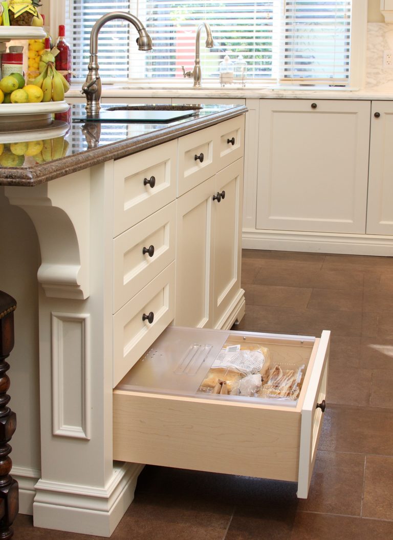 Vaughan Kitchen Design | Villa Kitchens